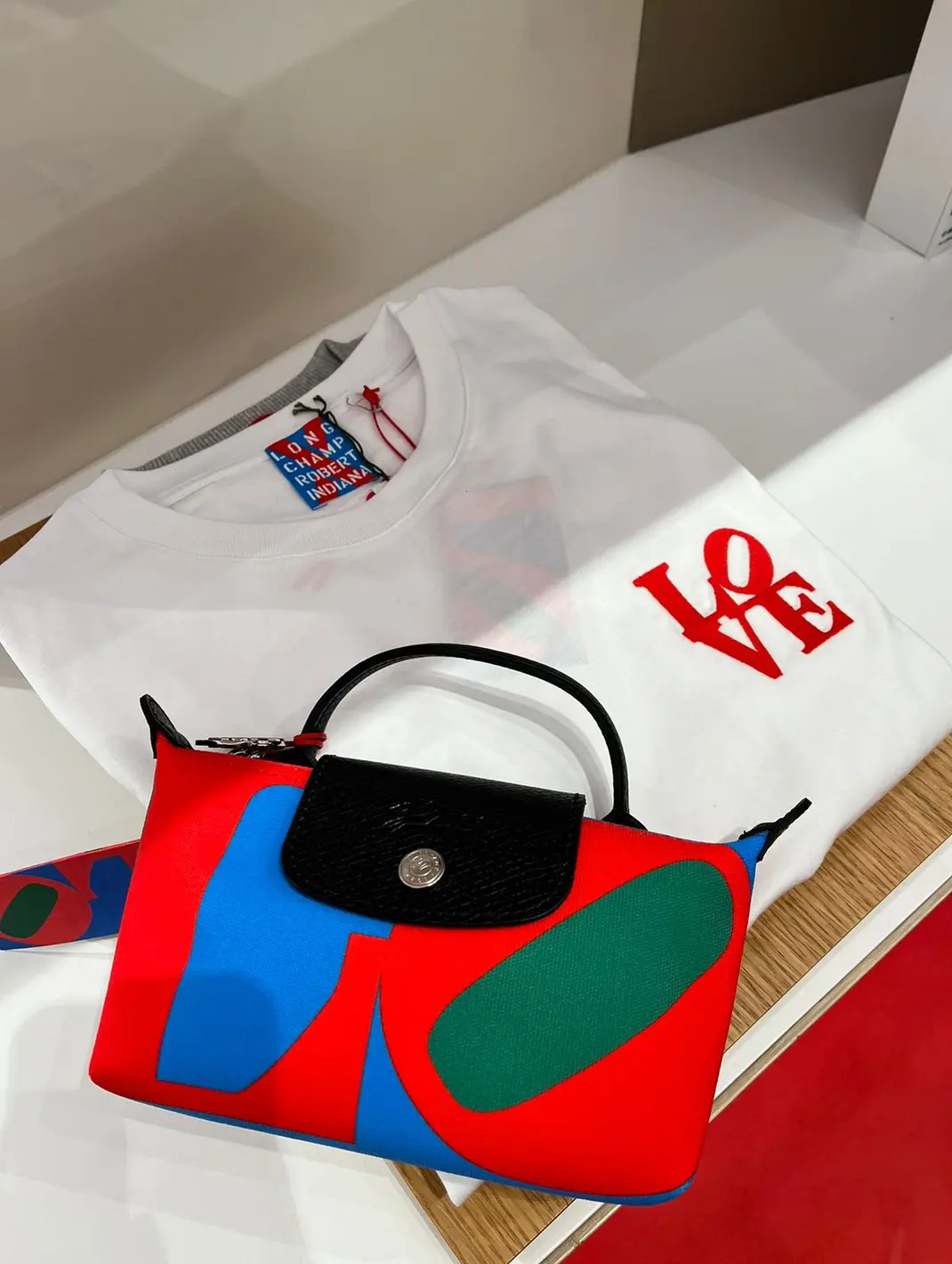 Longchamp x Robert Indiana, Hadirkan Koleksi Kapsul Penuh Cinta