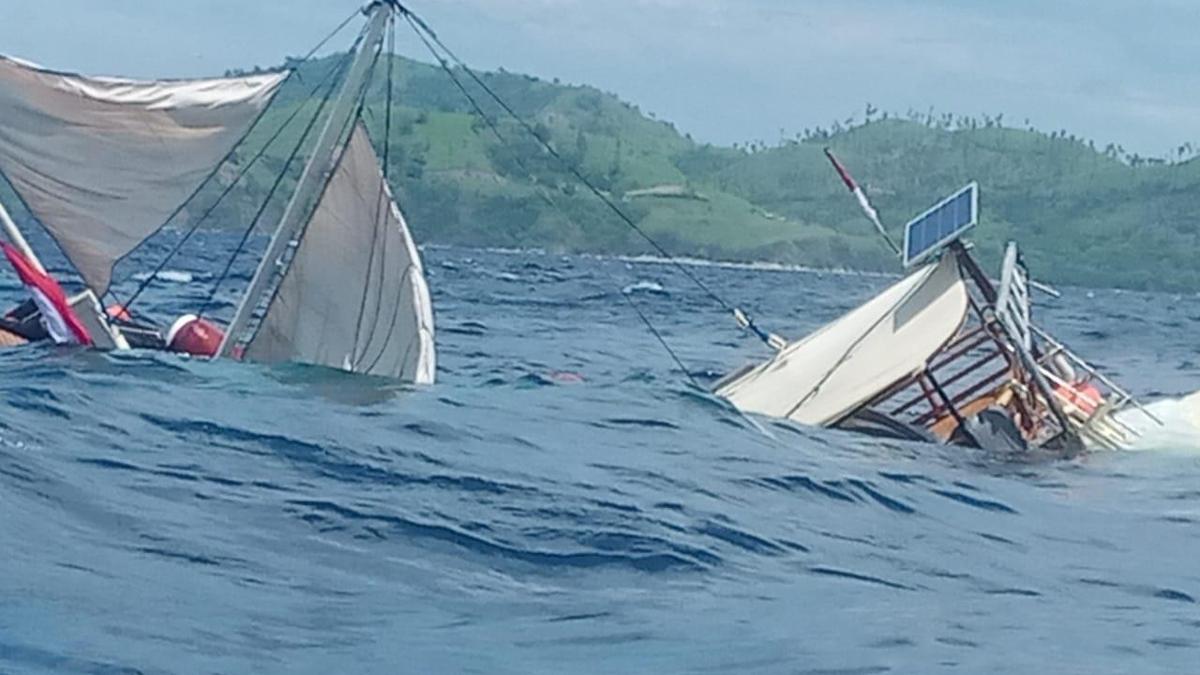 Kapal Pinisi Wartawan Tenggelam Diterjang Ombak di Labuan Bajo - Regional Liputan6.com