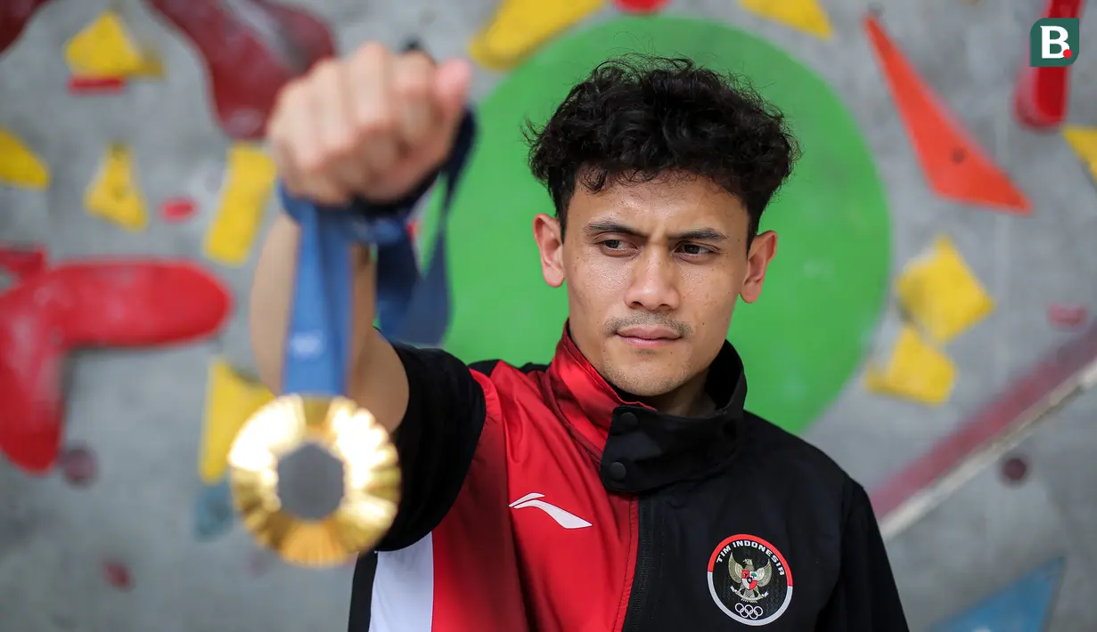 Foto: Veddriq Leonardo dan Emas Pertama Indonesia di Olimpiade Paris 2024 - Ragam Bola.com