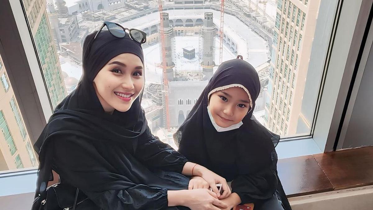 Ayu Ting Ting Disebut Makin Cantik Berhijab, Berikut Ini Beberapa Tampilan Tertutupnya ...