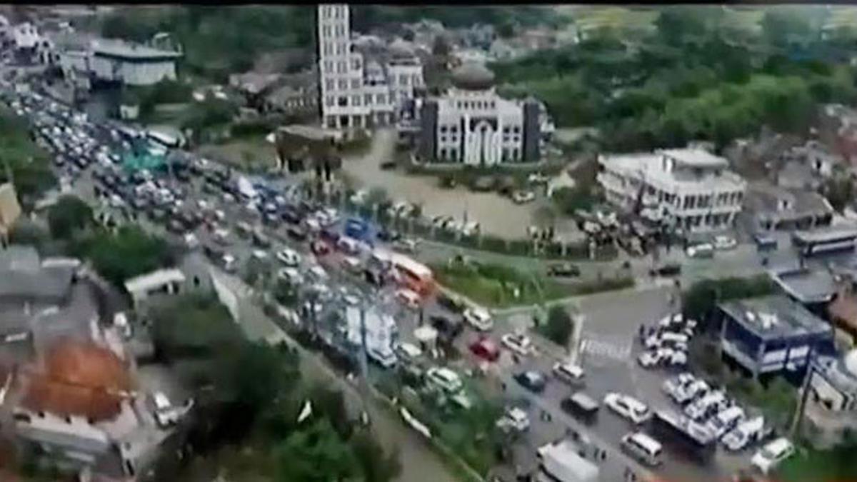 Kawasan Puncak Macet Parah hingga Terompet Naga Jadi Favorit - News ...