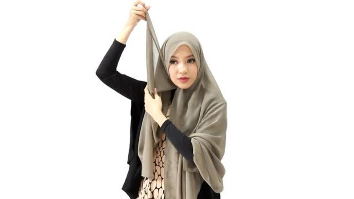 Tutorial Hijab Simpel untuk Acara Formal - Fashion Fimela.com