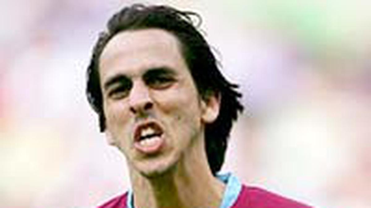 Benayoun Batal Teken Kontrak Baru? - Bola Liputan6.com
