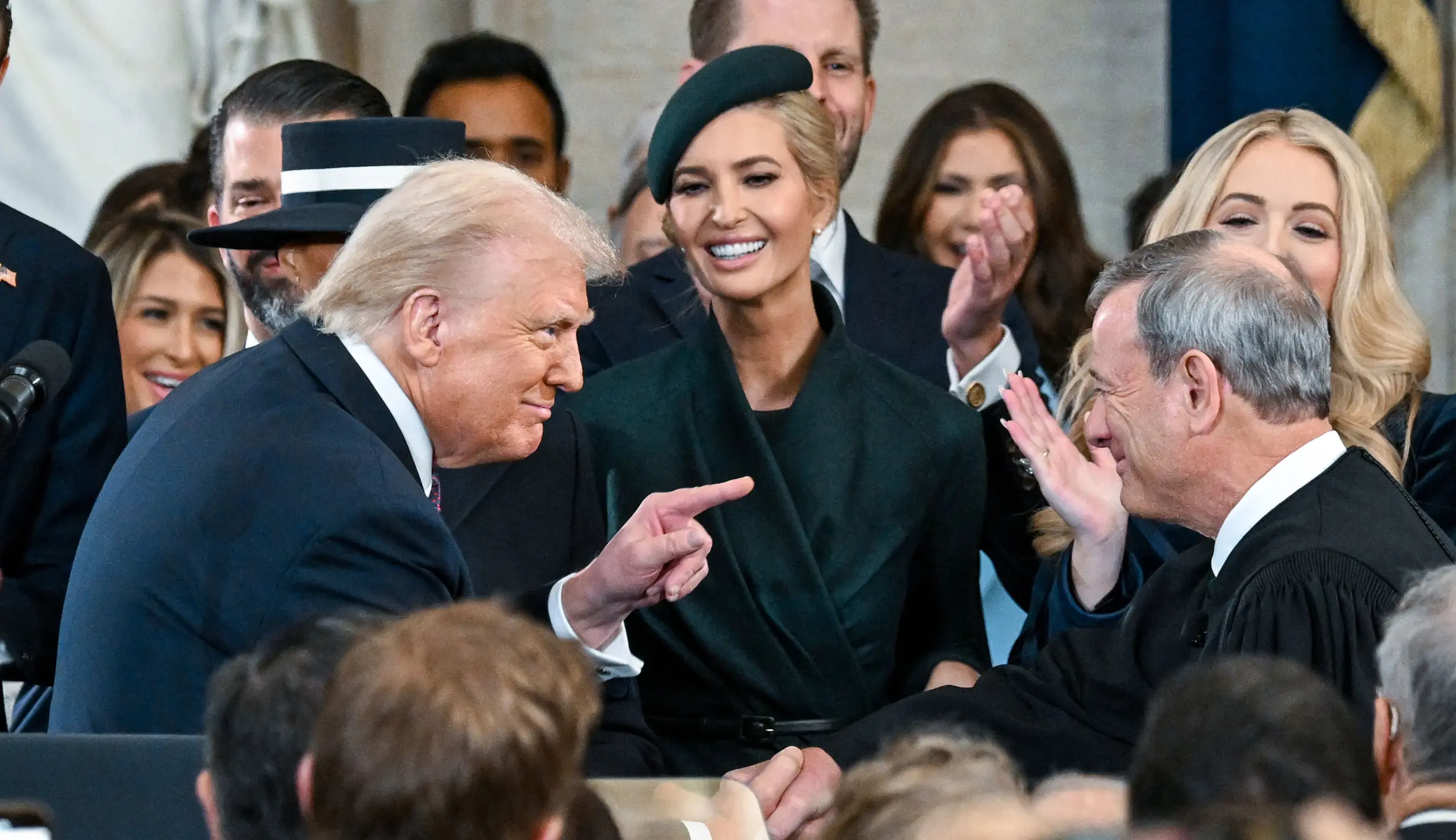 Ucapkan Sumpah Jabatan, Donald Trump Resmi Jabat Presiden ke-47 Amerika Serikat - Foto Liputan6.com