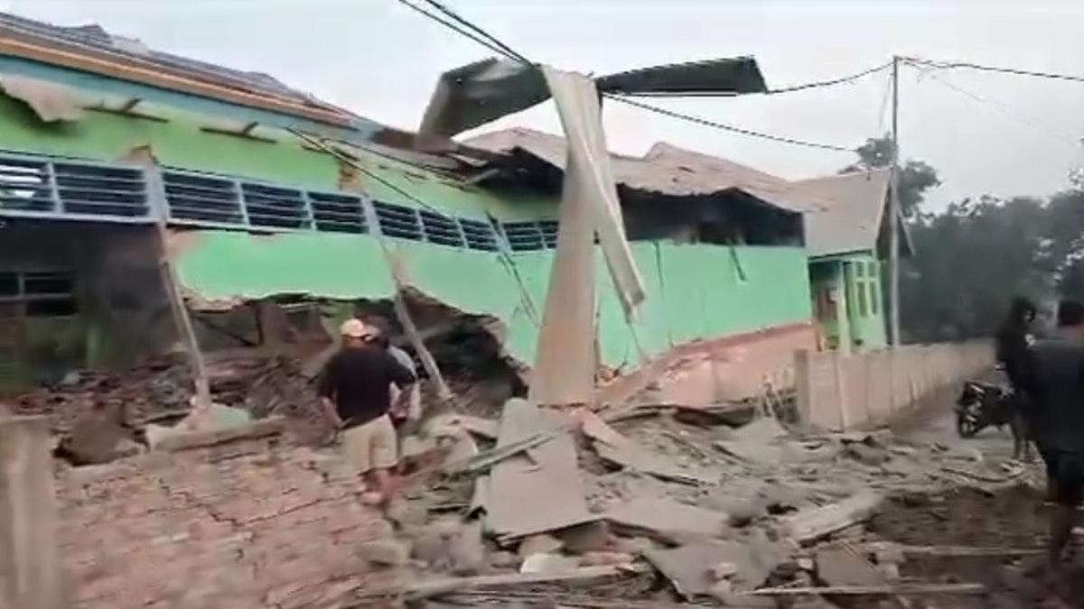 Update Erupsi Gunung Lewotobi Laki Laki 1 403 Orang Mengungsi Berikut