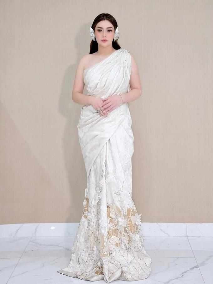 Inspirasi Gaun Pengantin Ala Dewi Yunani dari Celine Evangelista ...