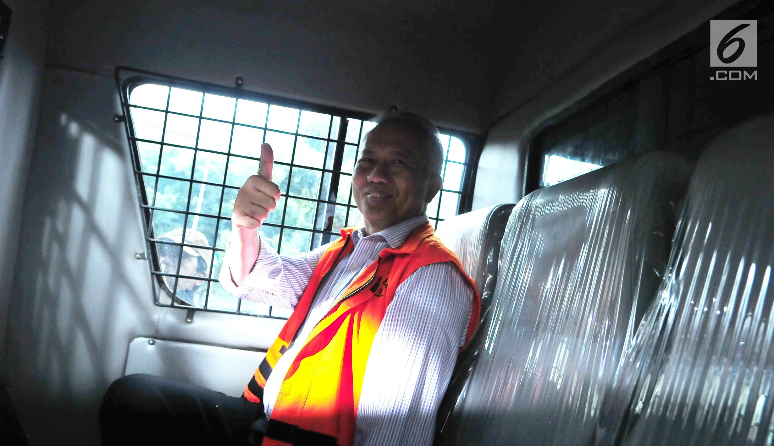 PHOTO: Dirjen Hubla Jalani Pemeriksaan Perdana di KPK - Foto Liputan6.com