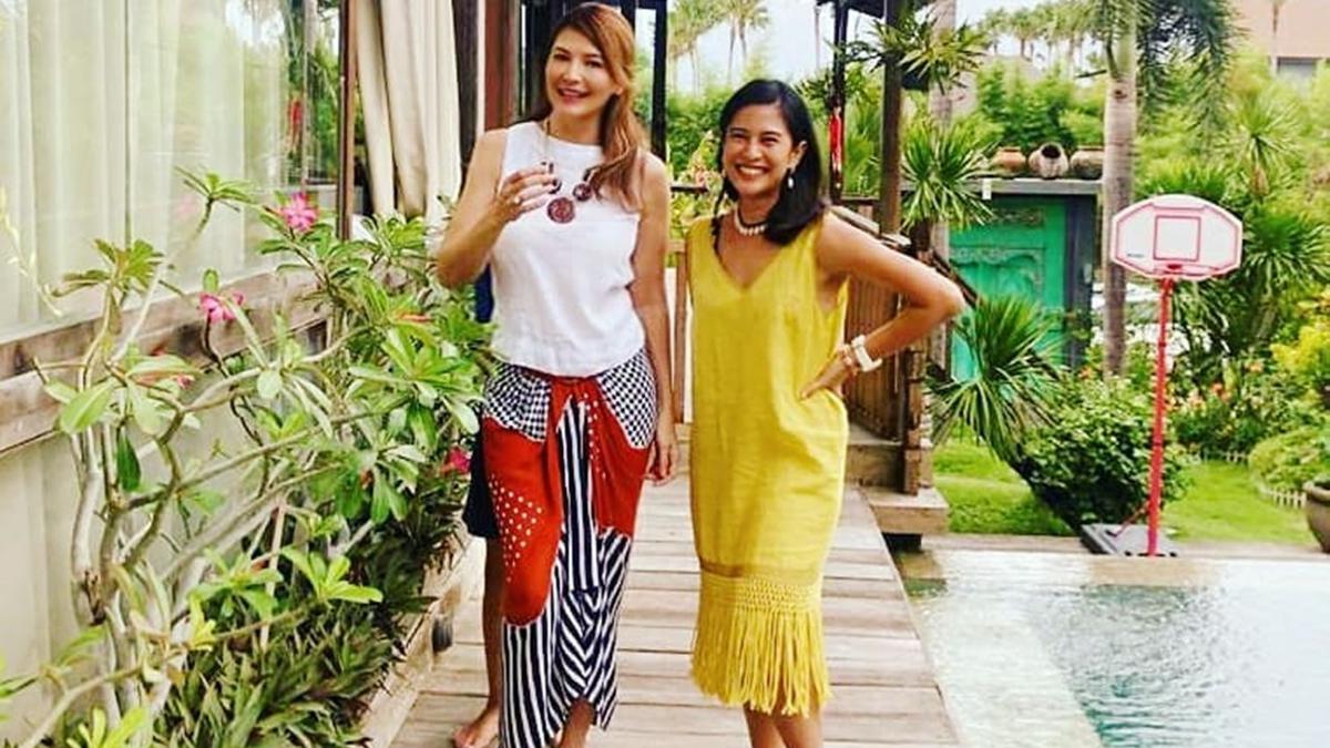 Cerahnya Gaya Dian Sastrowardoyo Saat Mampir ke Warung Tamara Bleszynski