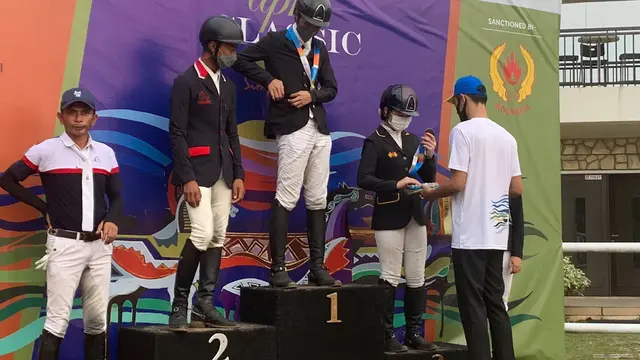 Claresta Amantha Kamsari Bawa First Lady Naik Podium Kejuaraan Berkuda ...