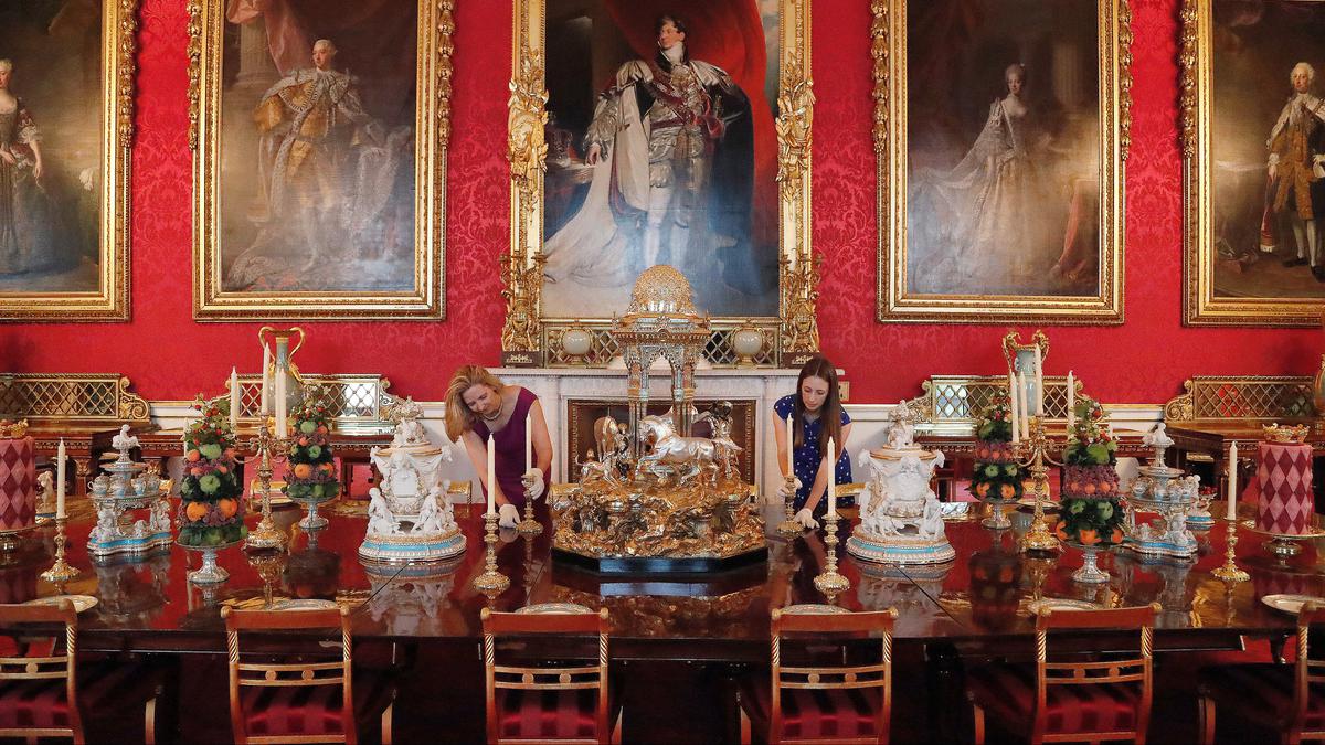 FOTO: Pameran Peringatan Lahirnya Ratu Victoria di Istana Buckingham ...