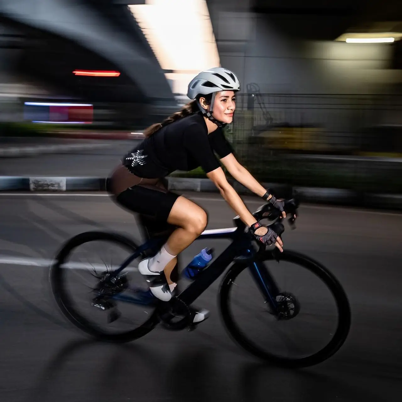 Suka Tampil Sporty, Ini 7 Potret Lisa Alhady Kakak Refal Hady yang ...