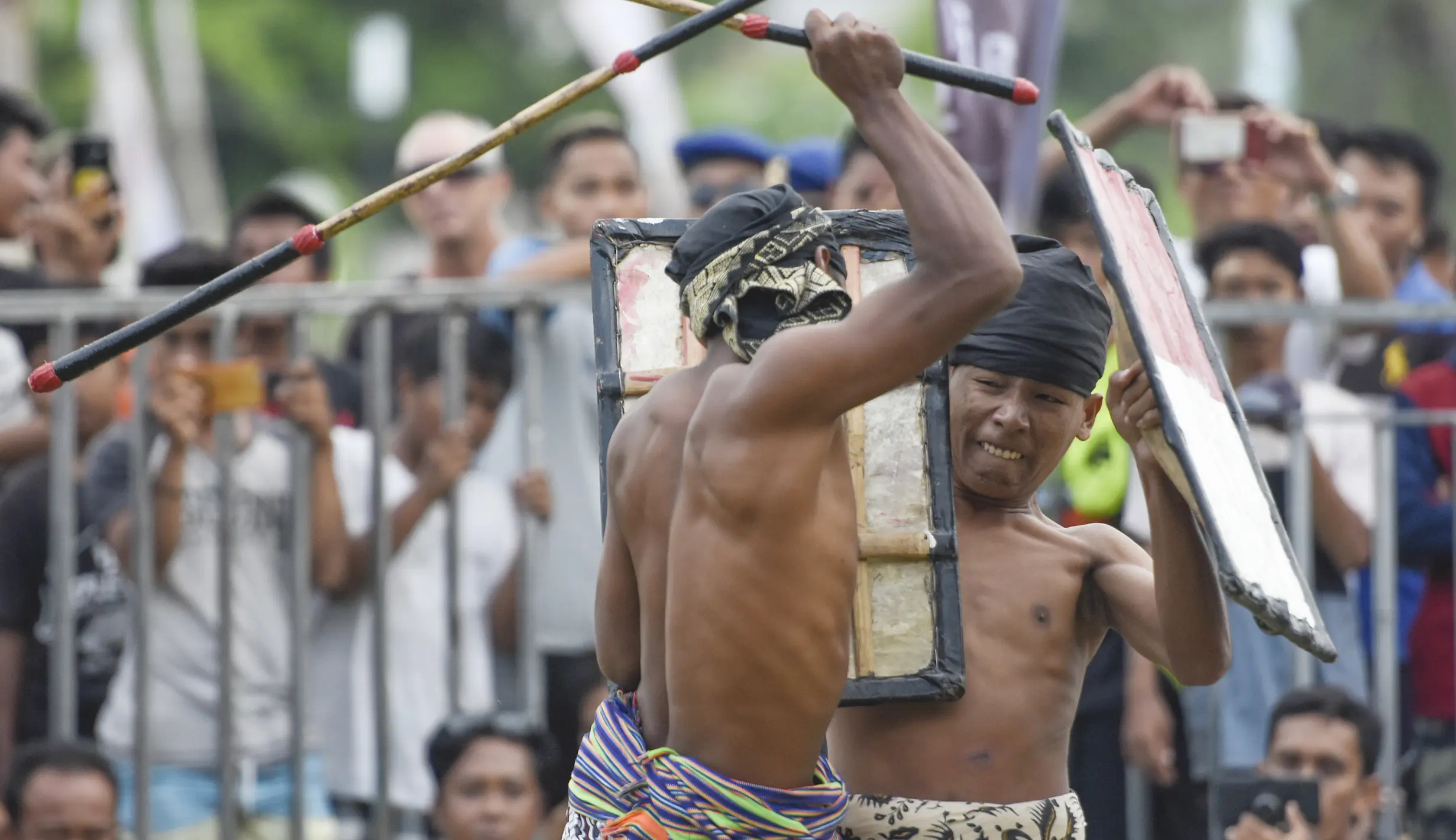 FOTO: Peresean, Tradisi Bertarung Masyarakat Lombok - Foto Liputan6.com