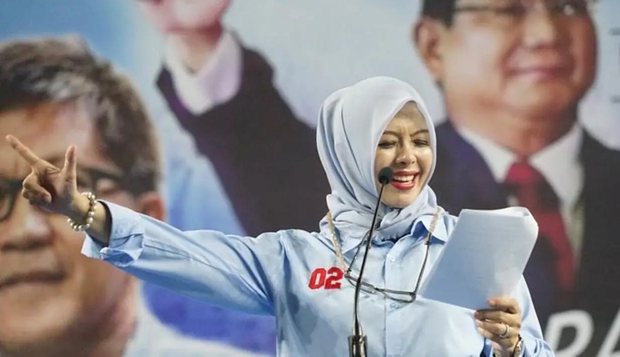 FOTO: Cantiknya Nur Asia Uno, Sosok Istri yang Setia Mendampingi ...