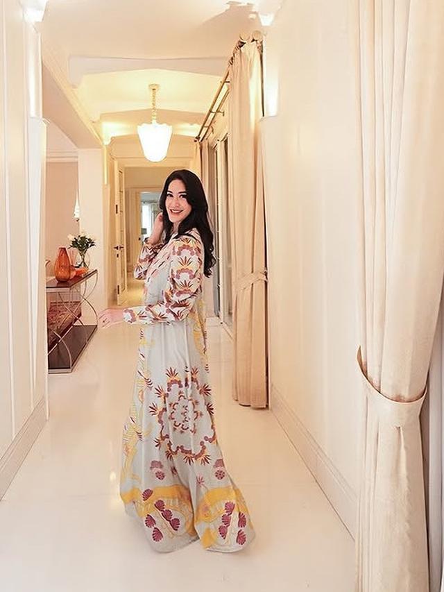 7 Potret Elma Agustin Eks Girlband Princess Resmi Mualaf, Lebaran Perdana