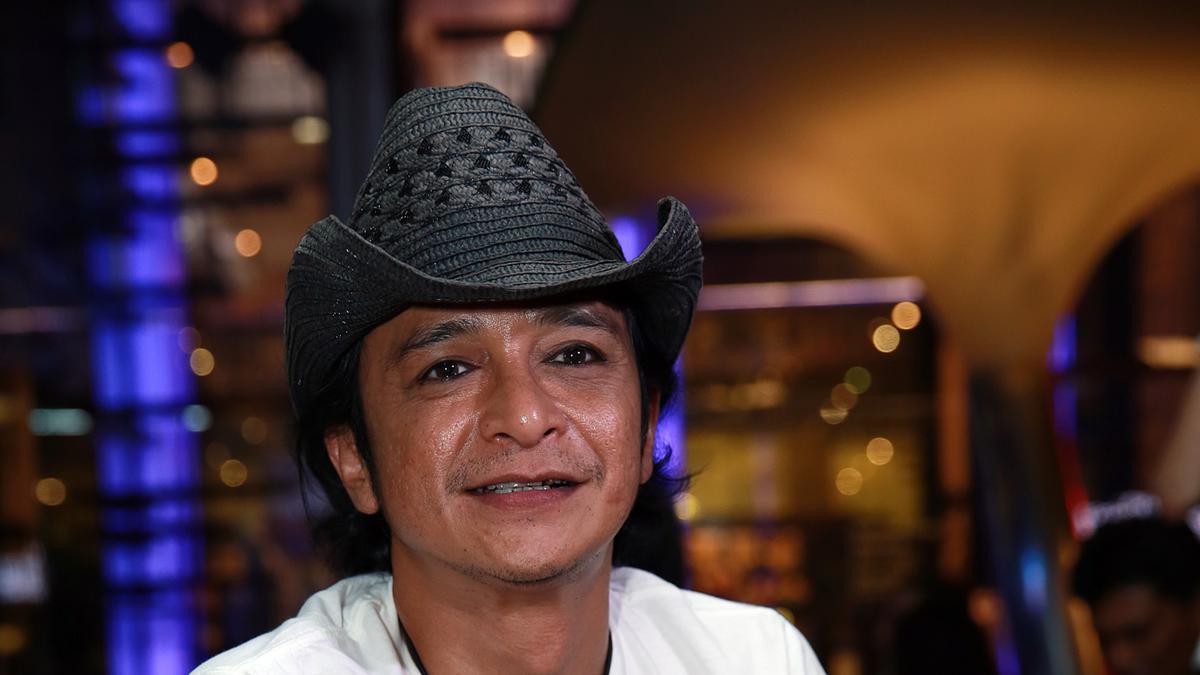 Bukan Hanya Rocker, Andy /rif Juga Jago Silat - ShowBiz Liputan6.com