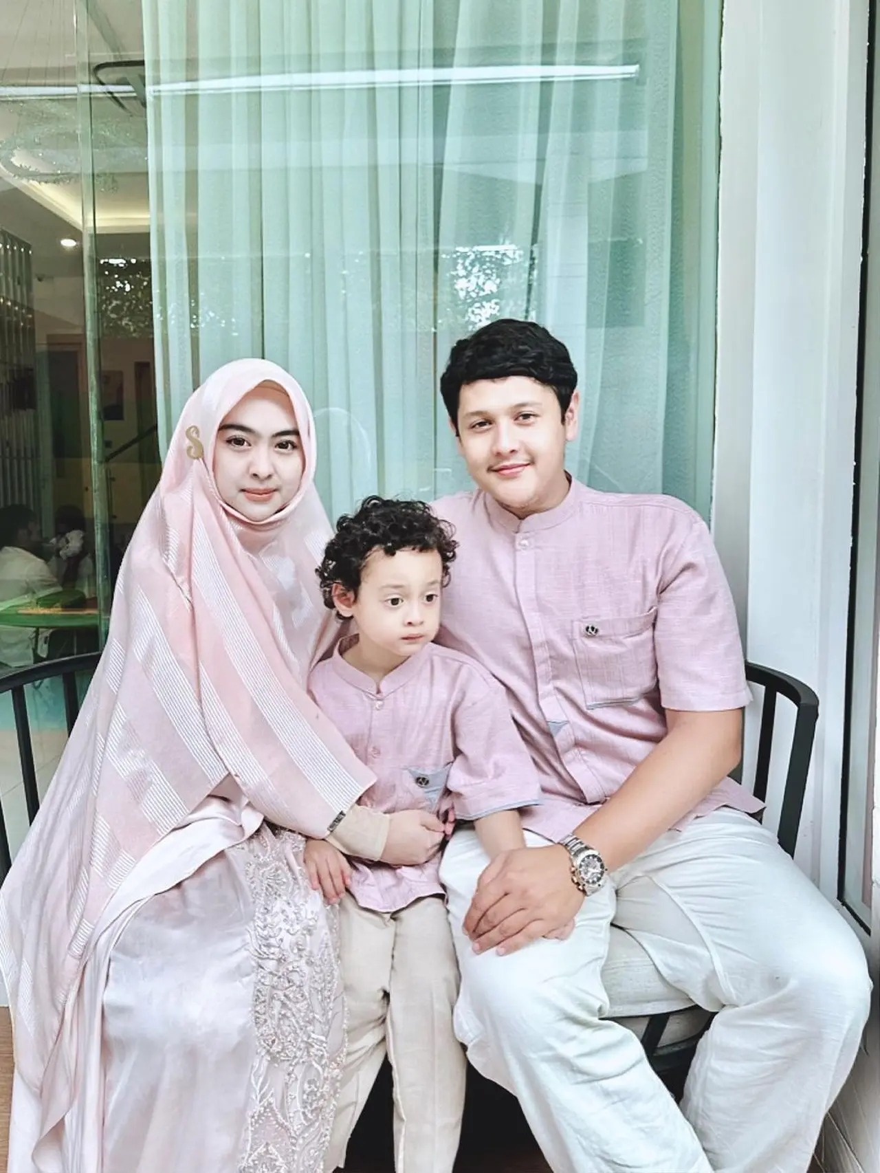 Potret Shindy Kurnia Putri Dokter Cantik Yang Pandai Bernyanyi Entertainment 