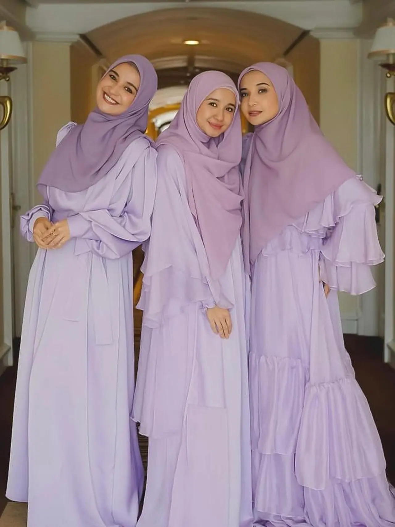 7 Inspirasi Model Baju Bridesmaid Hijab ala Artis, dari Cut Syifa ...