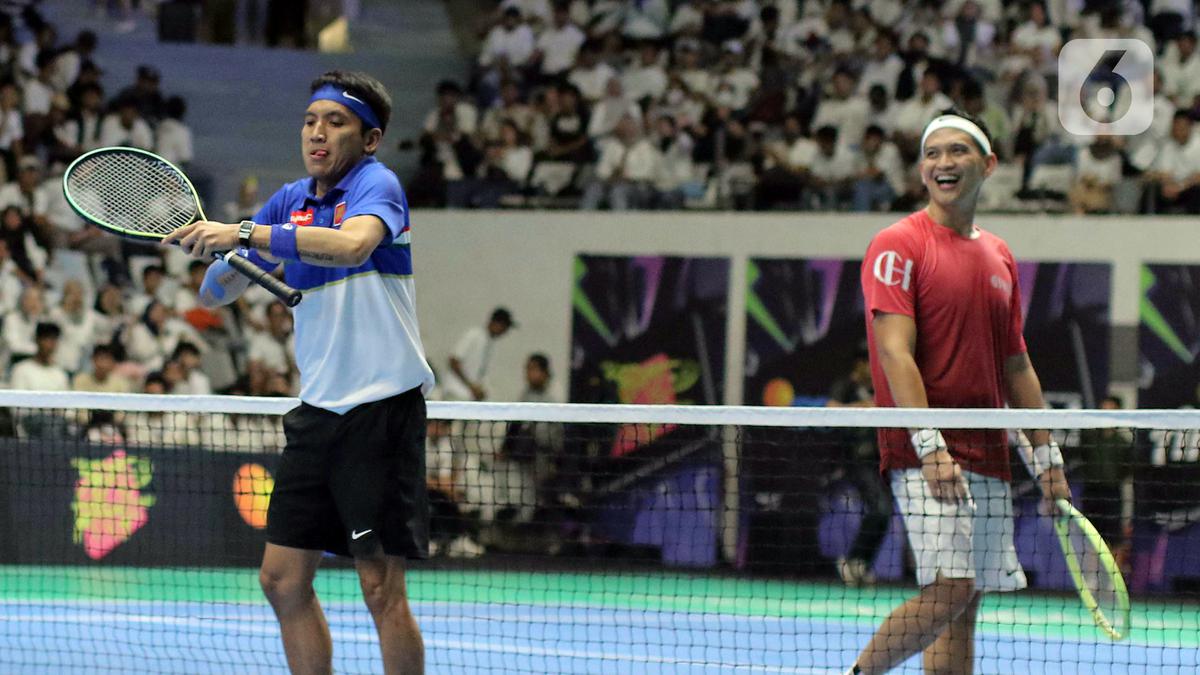 Aksi Desta Kalahkan Rezky Aditya di Pertandingan Tenis Lantai Sport Party - Foto Liputan6.com