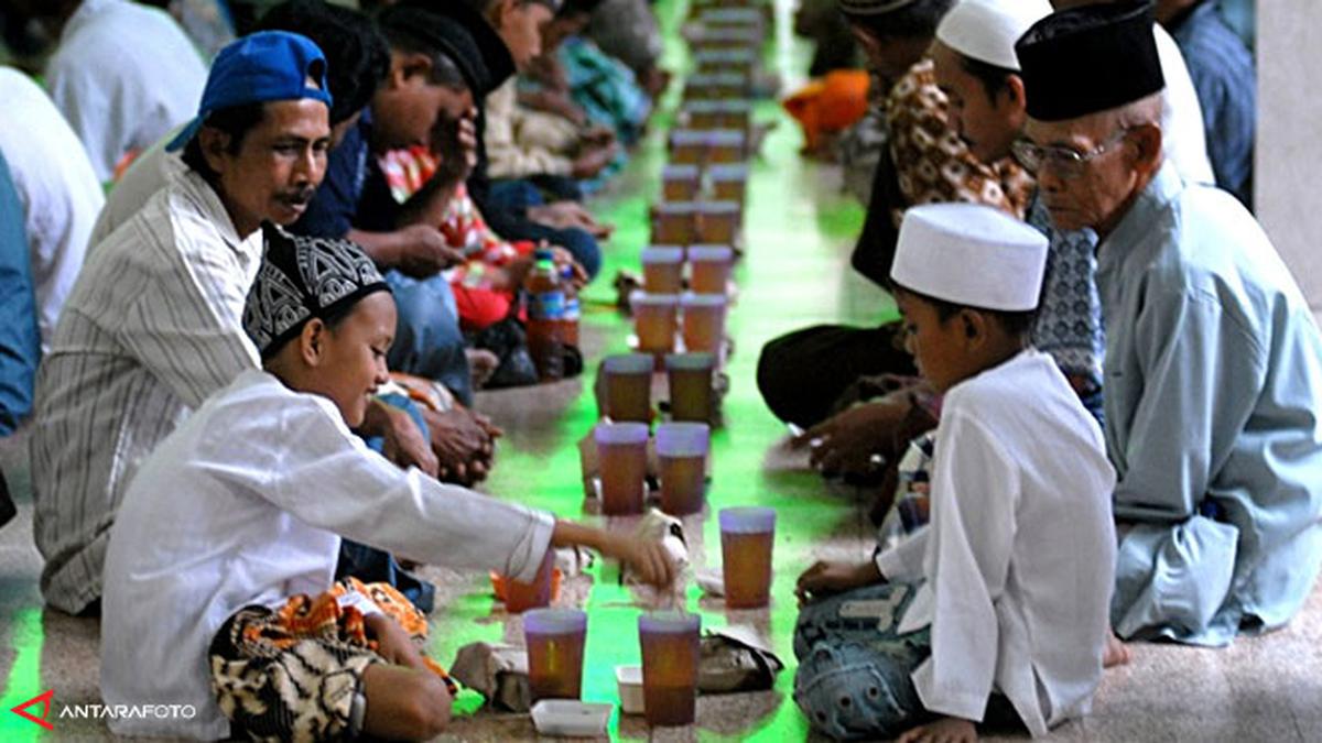 Puasa Pertama, Masjid An-Nuur Cipularang Sediakan 100 Tajil - Ramadan ...