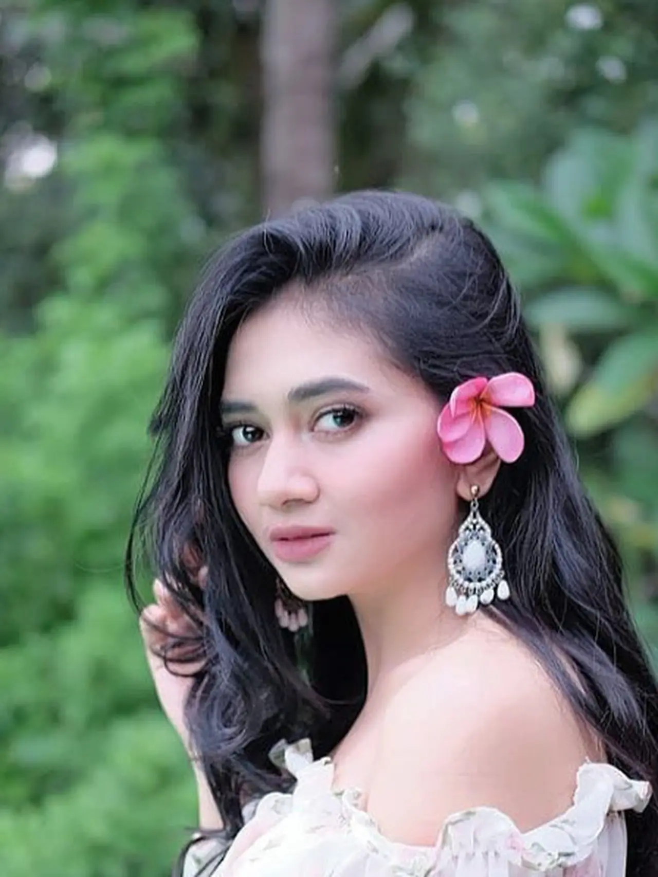 6 Potret Firstriana Aldila Pemeran Vina di Mega Series Suara Hati Nur ...