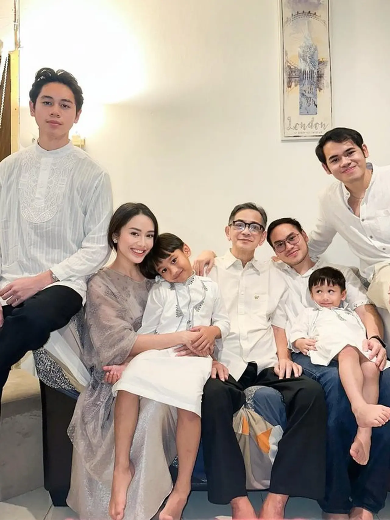 7 Potret Terbaru Ray Sahetapi Usai Stroke, Jalani Lebaran Bareng ...