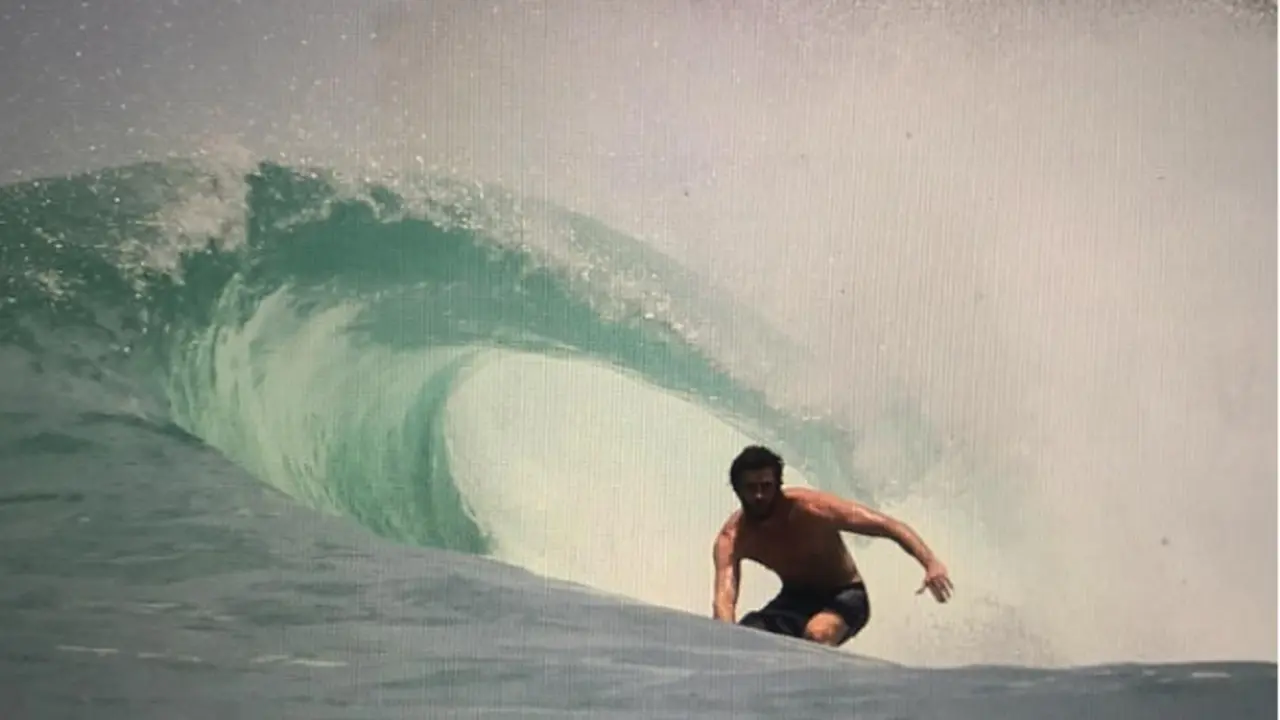 Vokalis RHCP Anthony Kiedis Nikmati Indahnya Alam Mentawai di Indonesia ...