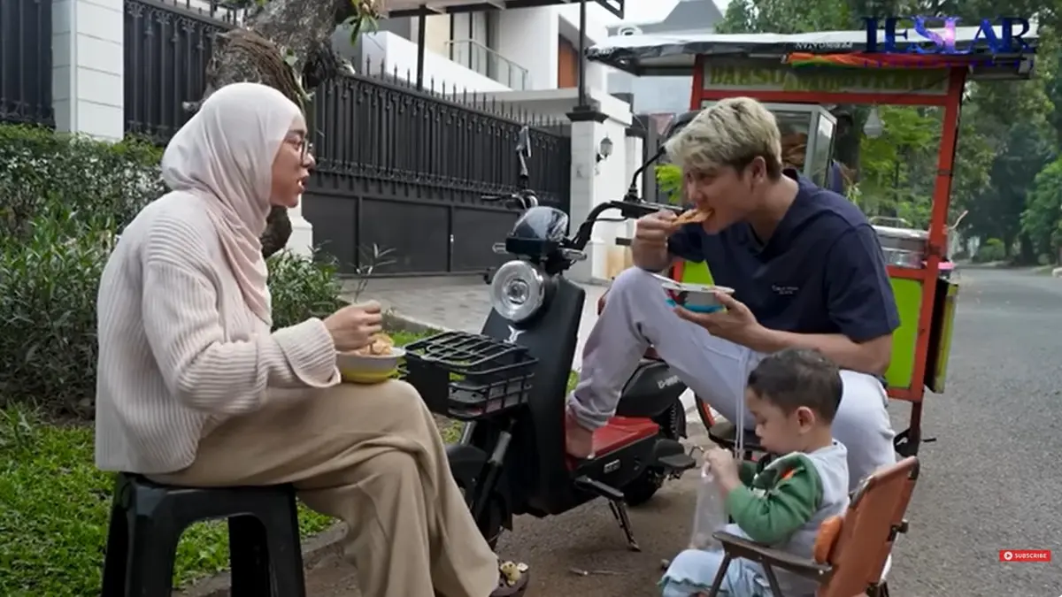 Artis Makan di Pinggir Jalan Terbaru - Berita, Foto, Video | Fimela.com