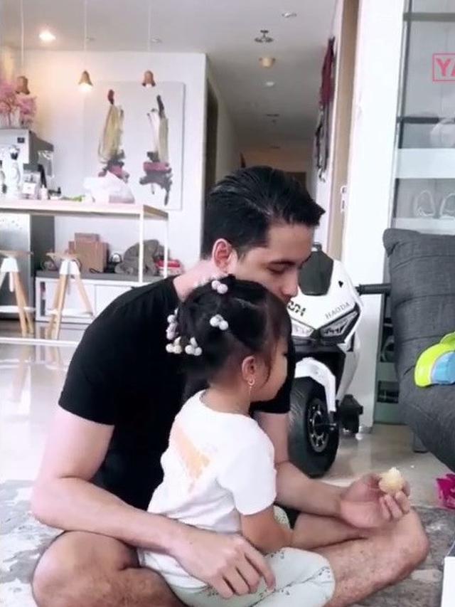 6 Potret Putri Rachel Vennya Lengket dengan Salim Nauderer, Bikin Sang ...