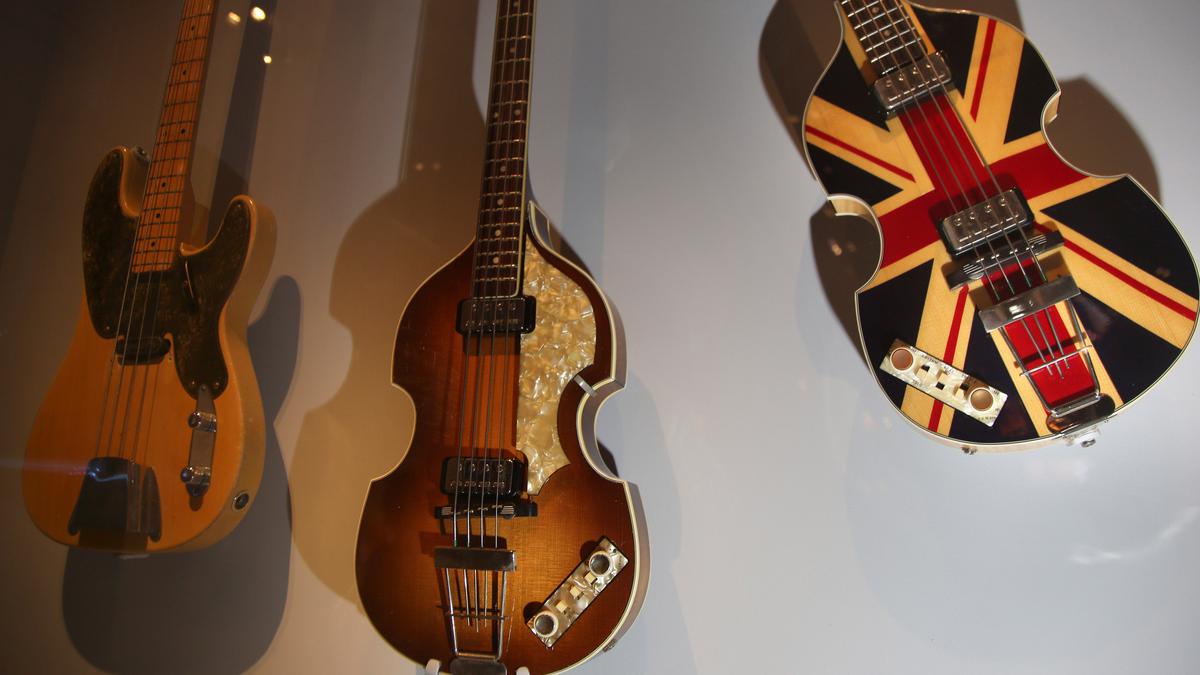FOTO: Play It Loud, Pameran Berbagai Instrumen Para Legenda Musik ...