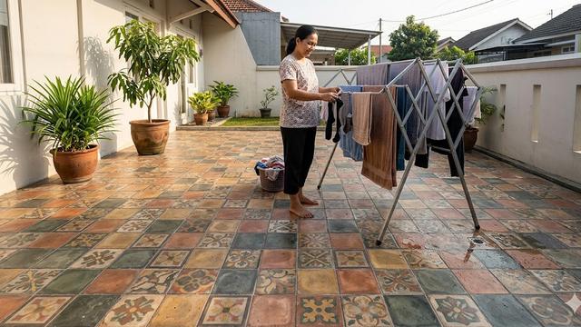 9 Jenis Lantai yang Tahan Panas untuk Area Jemur Rumah, Eksterior Jadi Awet