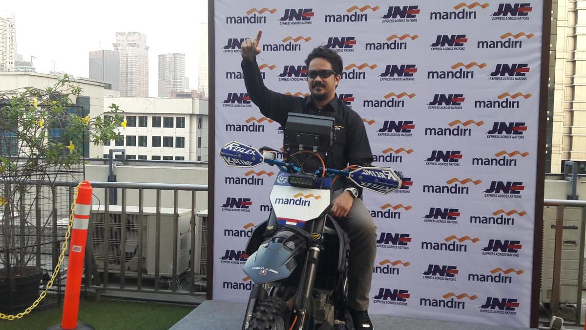 Fathir Muchtar Ikut Balapan Rally Asia Cross Country - ShowBiz Liputan6.com