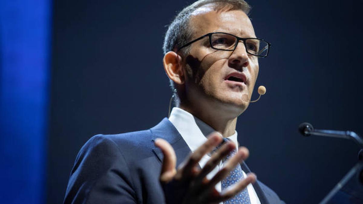 Mengenal Miliarder Ceko yang Membeli Perusahaan Bersejarah Royal Mail ...