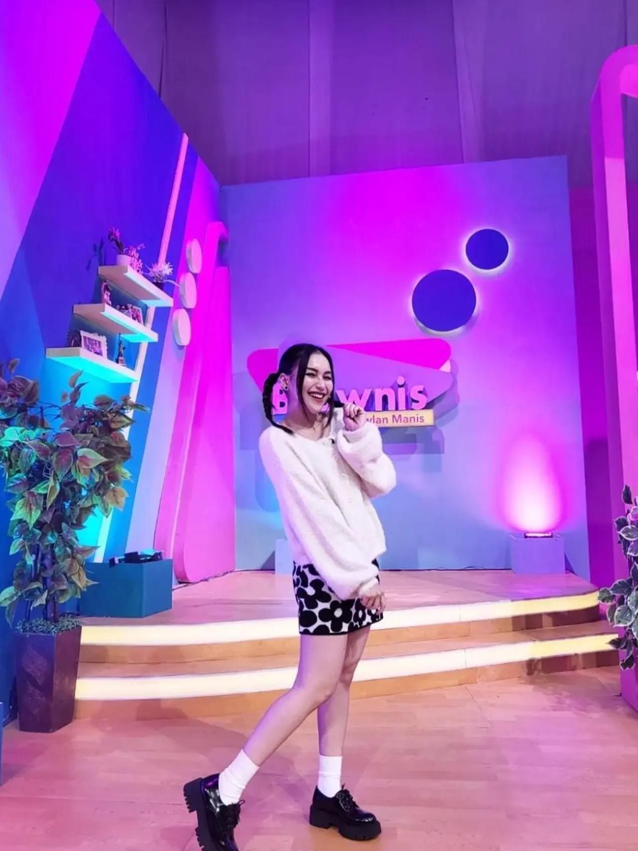 Bergaya Kepang Dua, Pesona Ayu Ting Ting Disebut Bak Perempuan Korea
