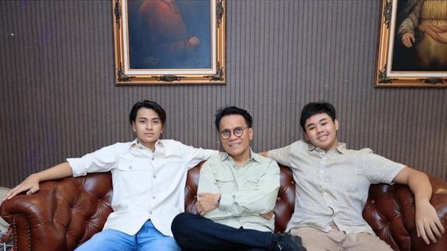 6 Momen Yuni Shara Rayakan Natal 2021 Bareng Mantan Suami, Tetap Kompak - Surabaya Liputan6.com