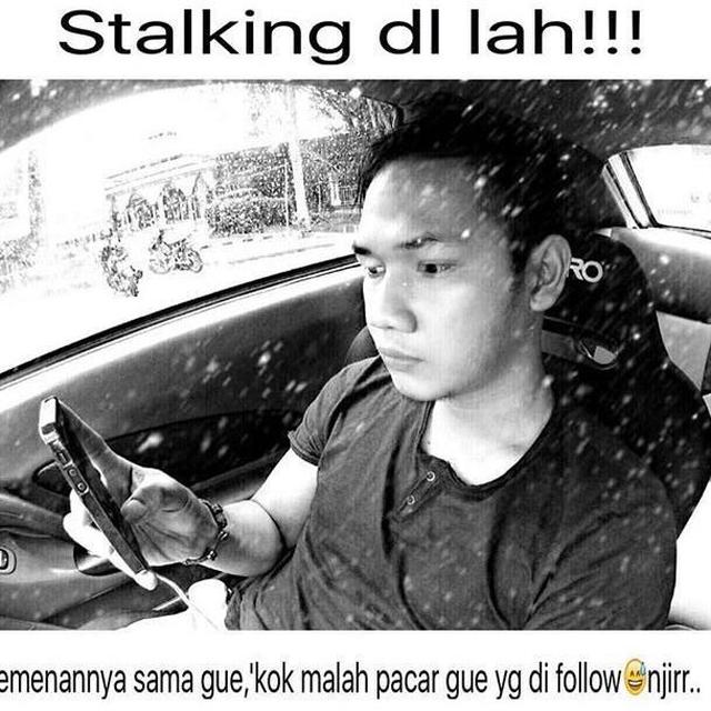 7 Meme Perjuangan Orang Stalking Media Sosial Ini Ujungnya Bikin Ngenes ...