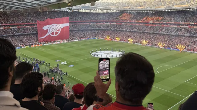 Tifo Fans Arsenal saat Menjamu PSG di Semifinal Liga Champions 2024/2025 Dinilai Terlalu Cemen ...