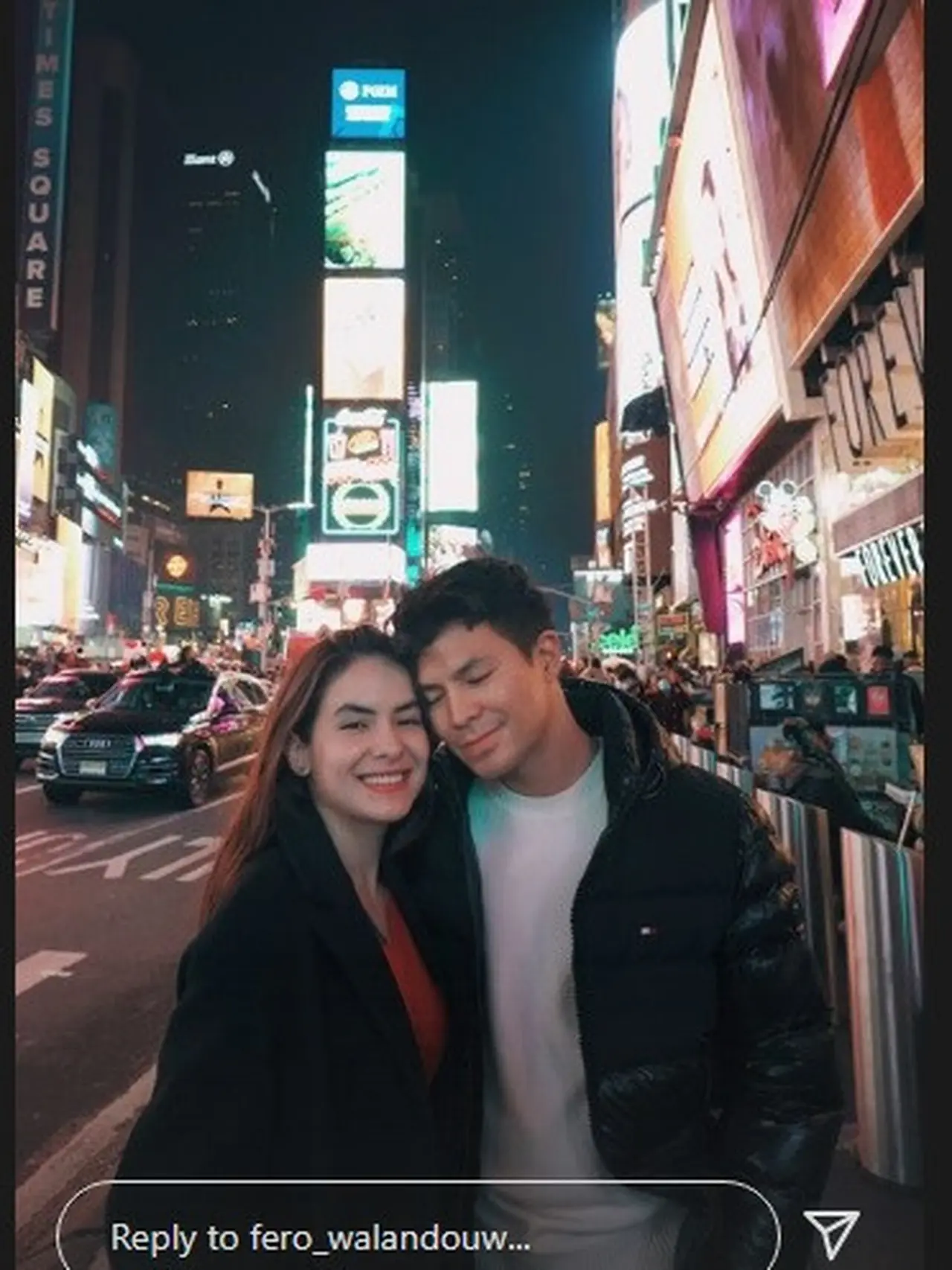 5 Potret Fero Walandouw Rayakan Natal di New York City, Rela Jauh dari ...