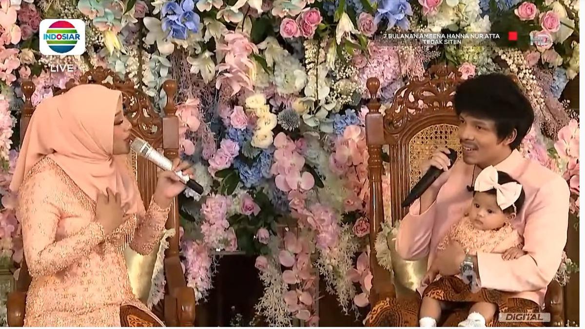 Potret Baby Ameena dalam Gendongan Atta Halilintar dan Aurel Jelang ...