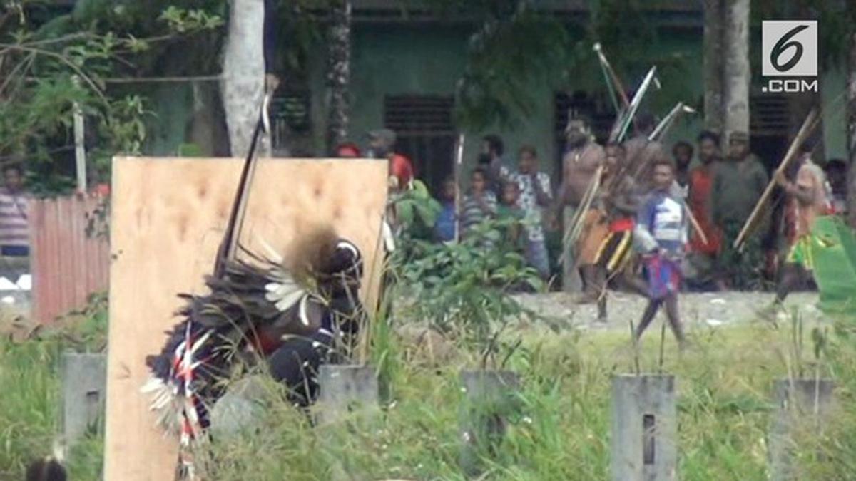 VIDEO: Perang Panah di Papua, 6 Orang Terluka