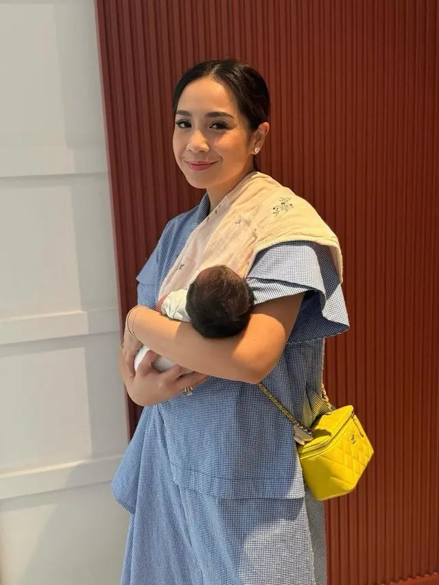 Potret Keluarga Raffi Ahmad dan Nagita Slavina Bersama Bayi Lily, Salah Satunya Sambil Bawa Tas ...