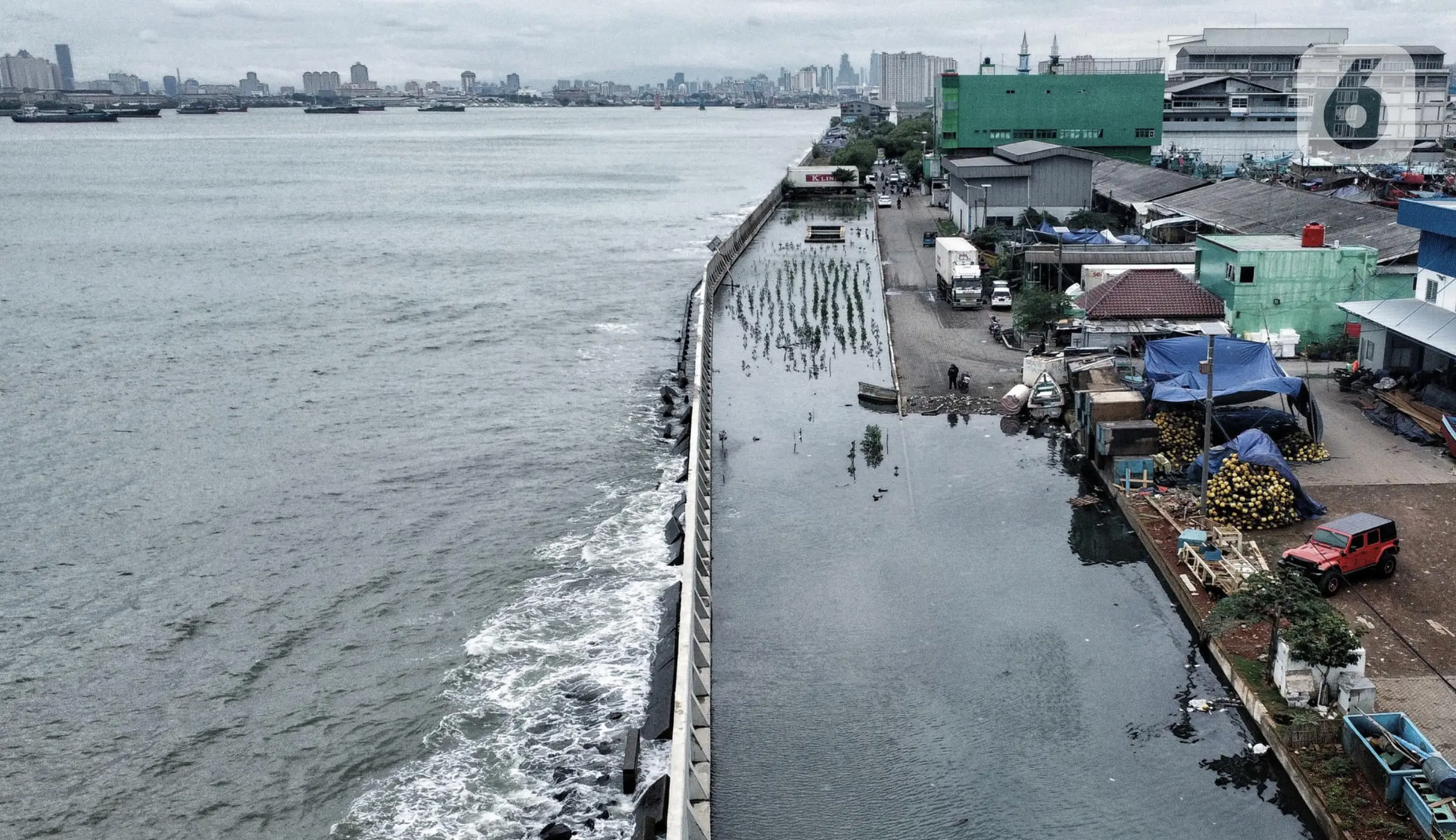 Waspada Banjir Rob di Pesisir Jakarta hingga Akhir Tahun - Foto Liputan6.com