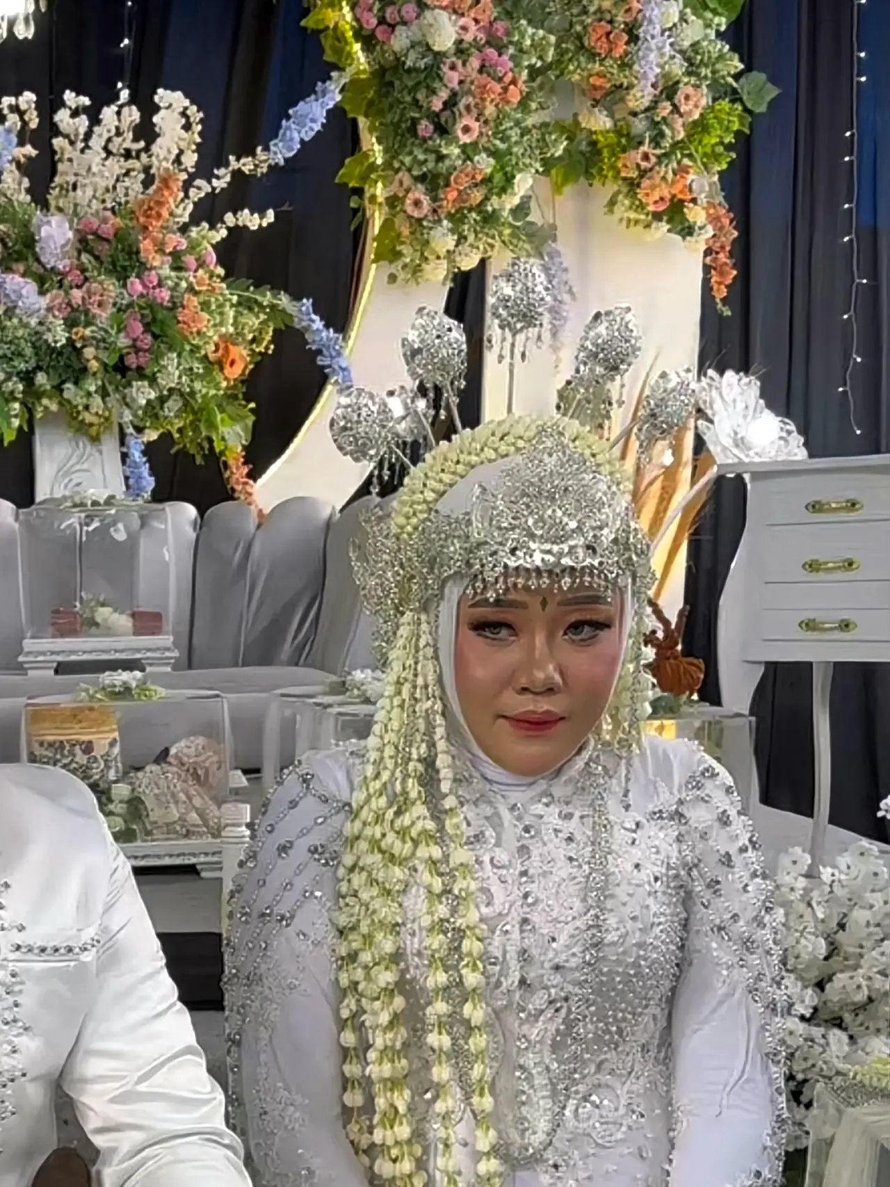 7 Potret Ayu Kartika Istri Baru Andika Kangen Band, Tampil Menawan di ...
