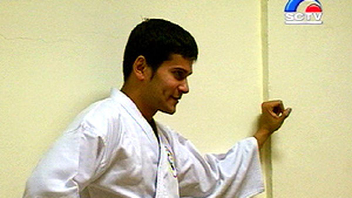 Puasa Tak Menghalangi Adam Jordan Berlatih Aikido - ShowBiz Liputan6.com