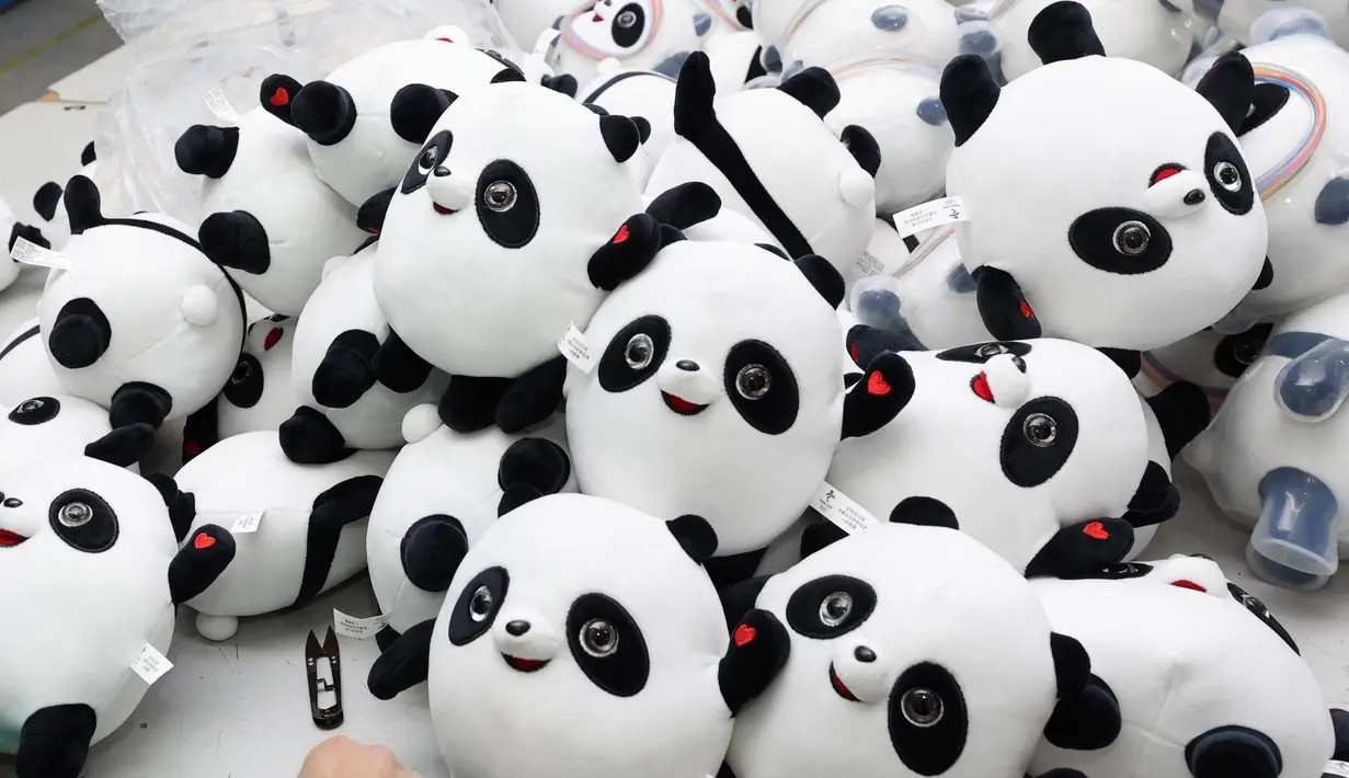 FOTO: Melihat Pabrik Pembuatan Maskot Olimpiade Musim Dingin Beijing ...