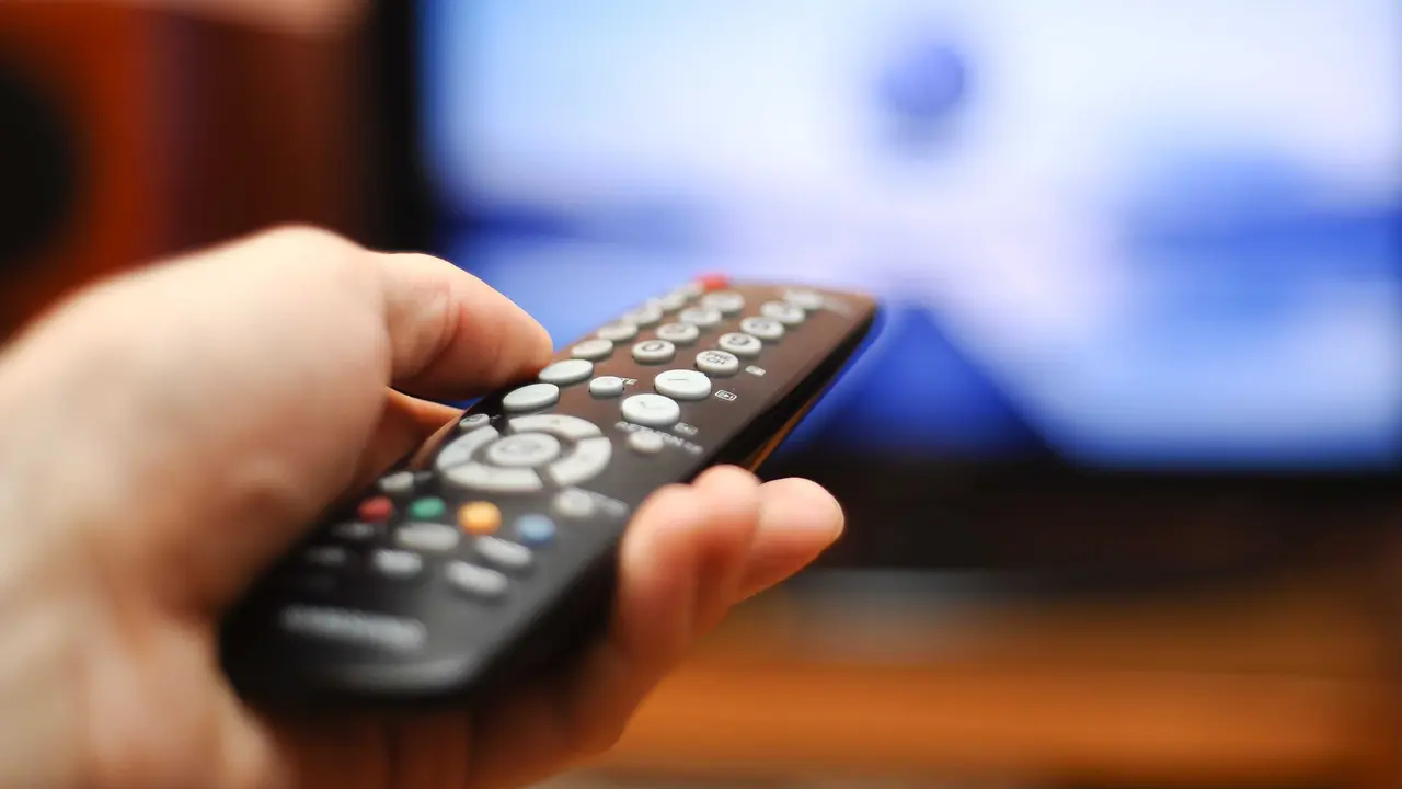 5 Fungsi Televisi dan Jenis-jenis Programnya, Tak Hanya Hiburan - Hot ...