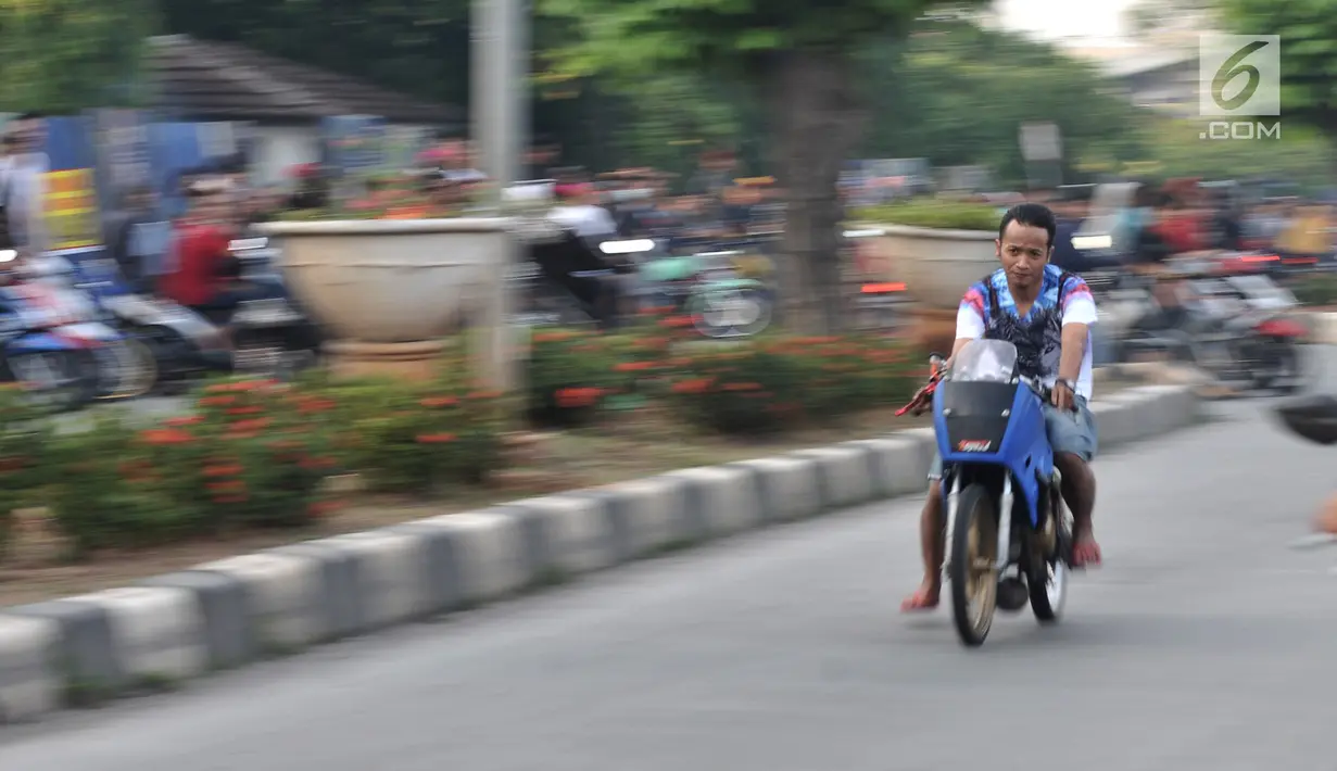 FOTO: Balapan Motor Liar Warnai Minggu Pagi Ramadan di Ibu Kota - Foto ...