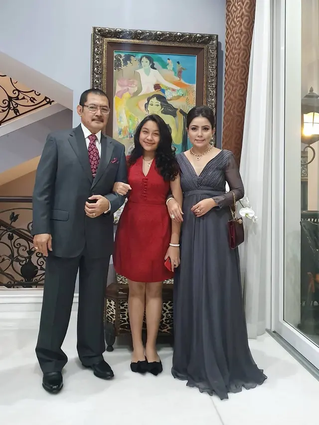 6 Potret Khirani Trihatmojo, Putri Mayangsari dan Bambang yang Beranjak Remaja - Hot Liputan6.com