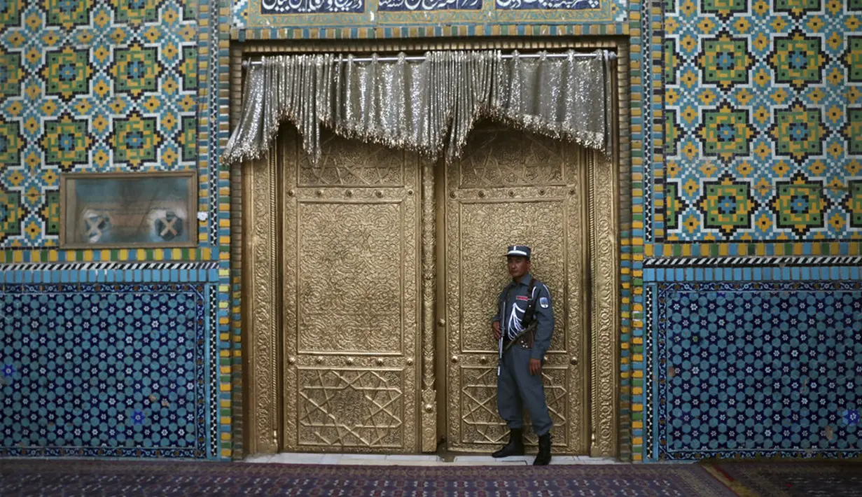 FOTO: Mengunjungi Masjid Biru, Ikon Bangunan Megah di Afghanistan ...