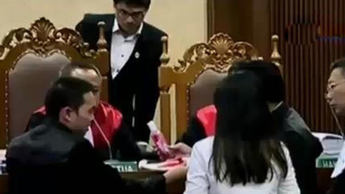 Segmen 1: Sidang Kesaksian Jessica hingga Penggusuran Bukit Duri - News Liputan6.com