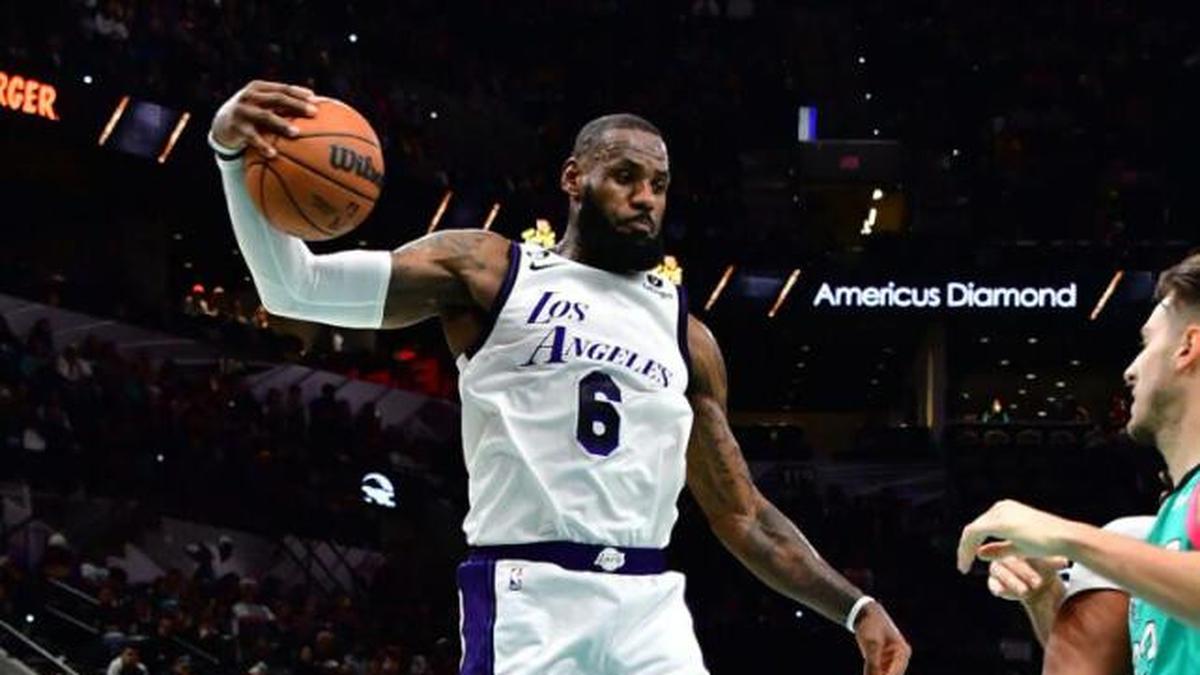 Pasca Cedera Adduktor, Lebron James Bantu Lakers Tumbangkan Spurs ...